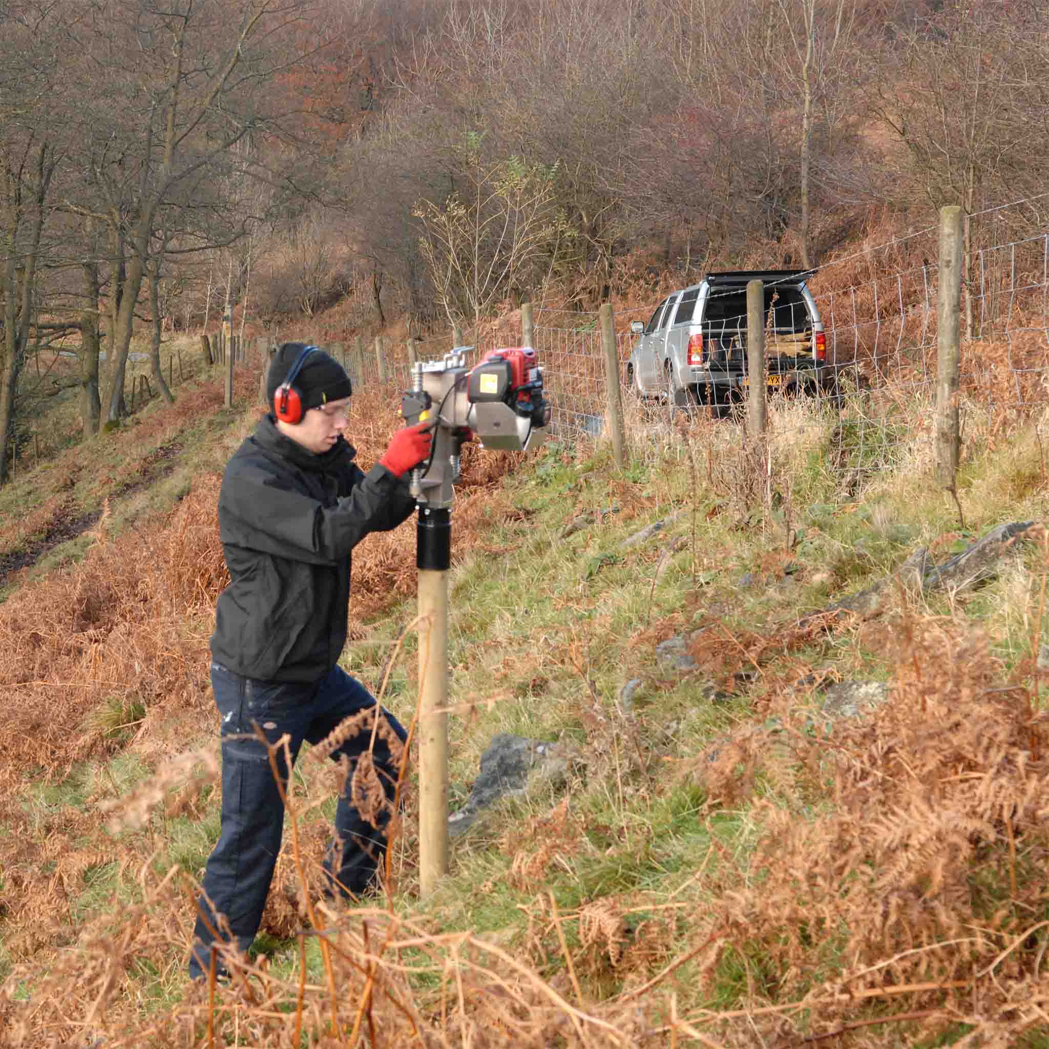 fencing-contractor-easy-petrol-post-driver
